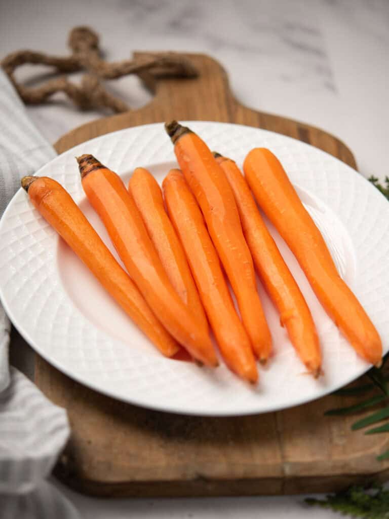 Spicy Roasted Carrots - Pepper Bowl